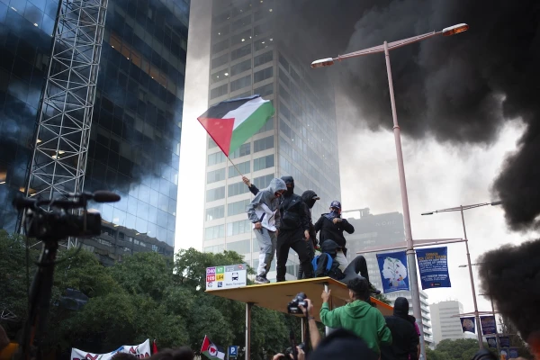 Anti-Israel activists riot in Barcelona despite Gaza ceasefire | All ...