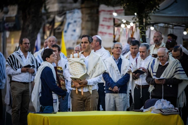 Israeli Jews have mixed feelings about celebrating Simchat Torah ...