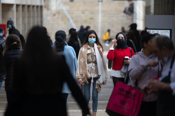 Indoor masks remain as Israel discovers new COVID strain and ...